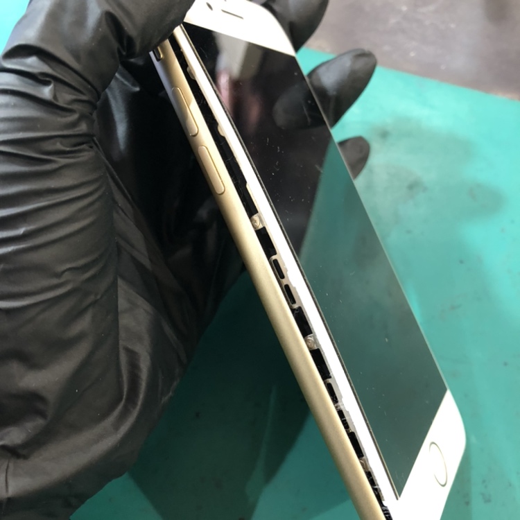 iPhone7膨張バッテリー交換修理〈基山町よりご来店〉 | iPhone修理・iPad修理 福岡県筑紫野市 | スマートクール イオンモール筑紫野店